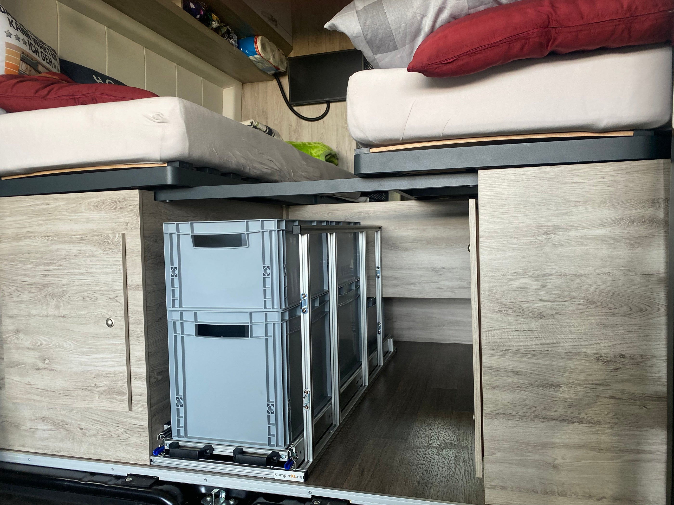 Rear Slide-Out for Camper Vans – Height Adjustable & Heavy-Duty Suitable